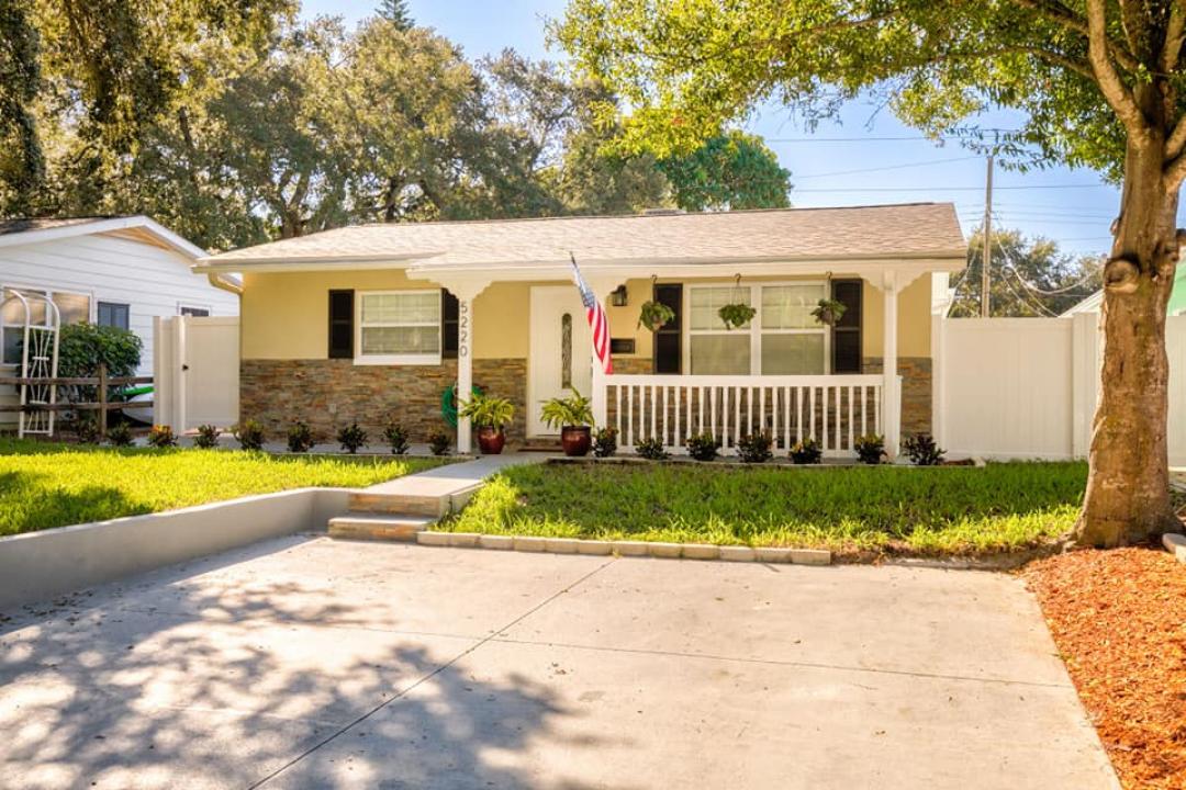 4 Reasons to Let Professionals Install Your Hurricane Shutters ...